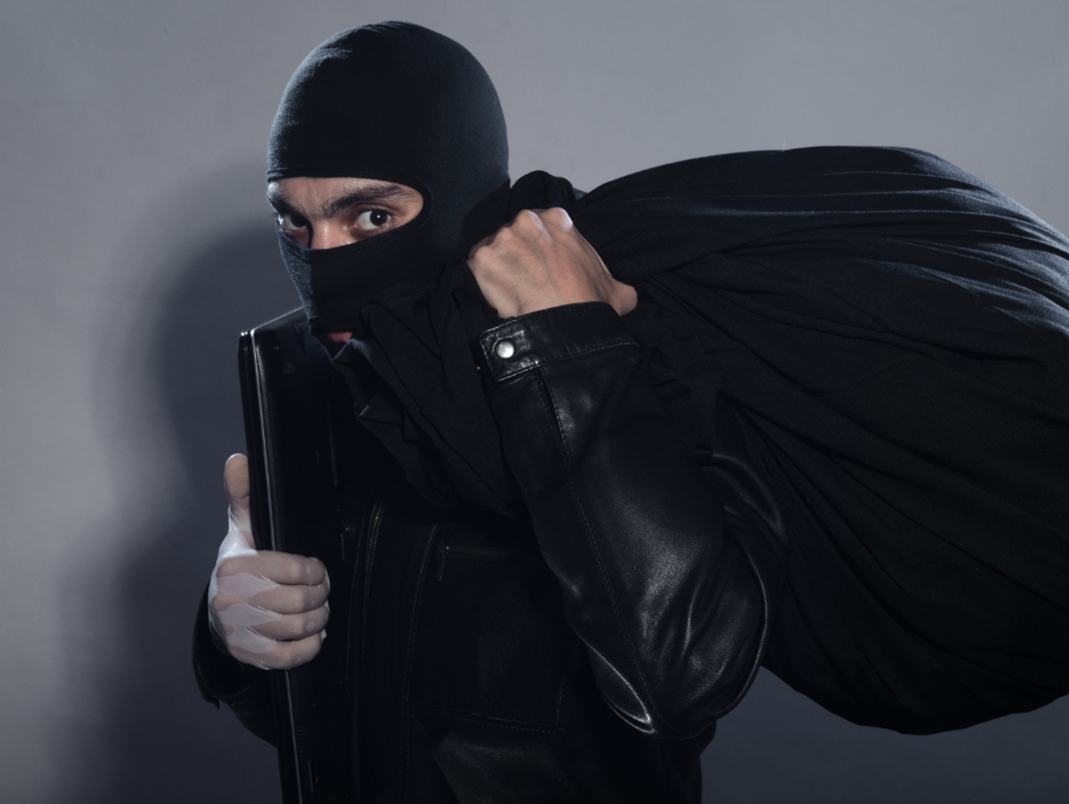 Nocny złodziejaszek w rękach policji Nocny złodziejaszek w rękach policji