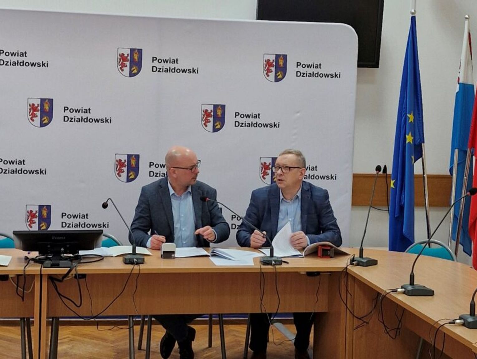 Podpisanie umowy na przebudowę drogi powiatowej nr